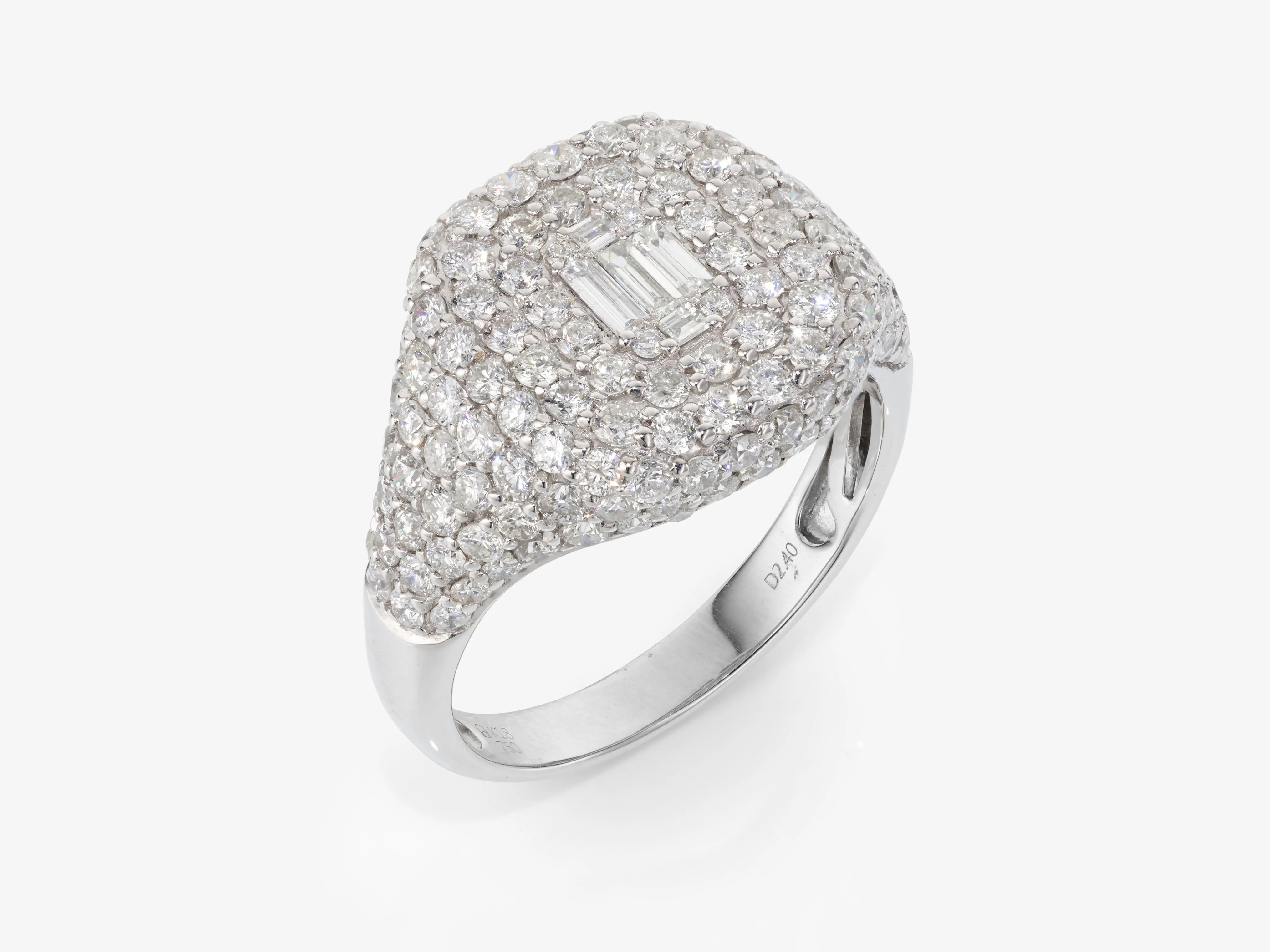 A modern cocktail ring decorated with diamonds | Widewalls