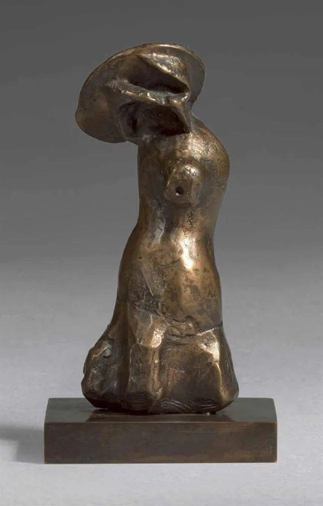 Bonnet Figure | Widewalls