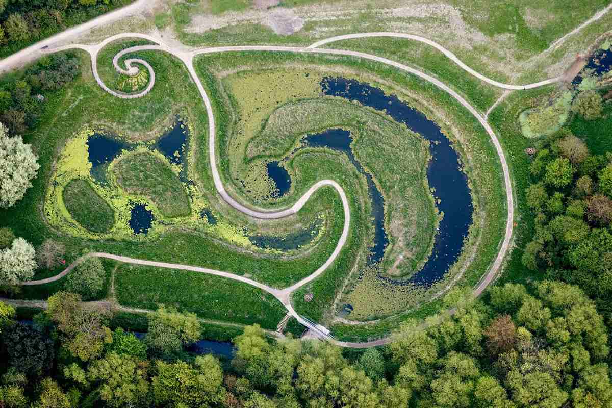 Land Art Escaping The Grasp Of The Art Market Widewalls