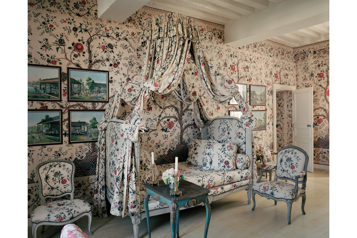 Hubert de Givenchy's Eclectic Personal Collection Sells 100% by Lot and ...